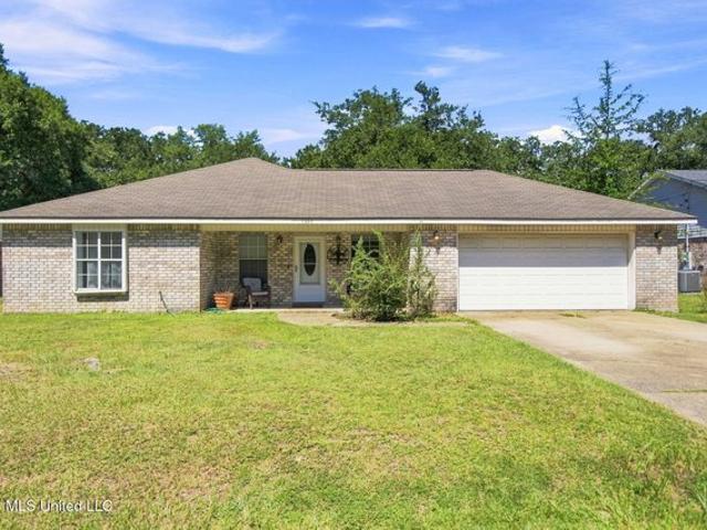1325 S 10th St, Ocean Springs, MS 39564