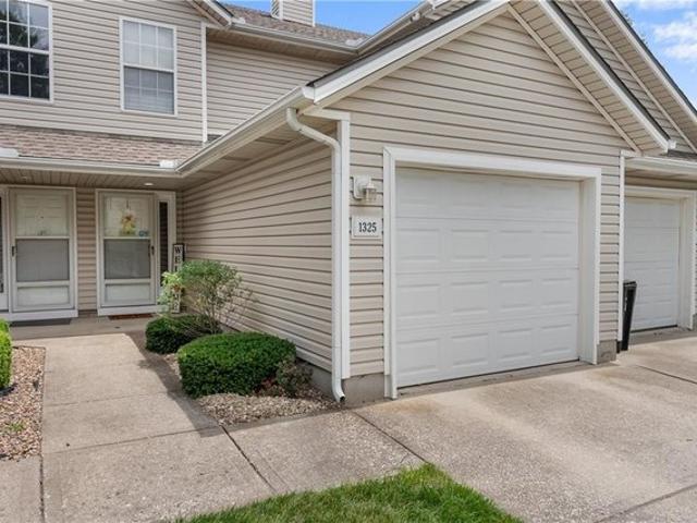 1325 SE Norwood Dr, Lee's Summit, MO 64081