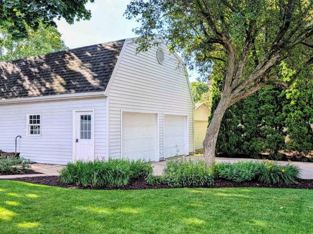 1325 W Lincoln