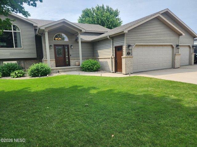 1325 13th St NE, Watertown, SD 57201