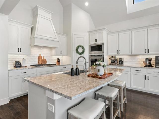 1326 Divine Rose Way