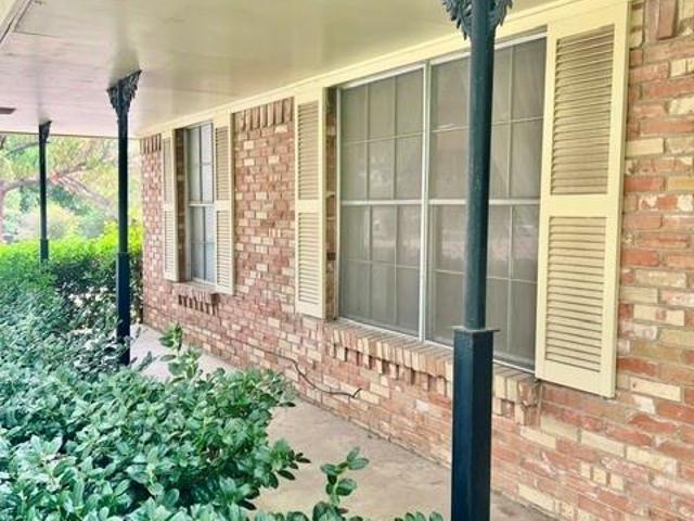 1326 E Sherman Drive