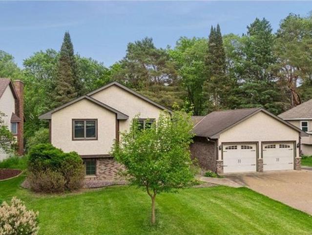 1326 Griffin Ave, Mahtomedi, MN 55115