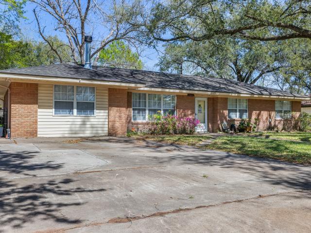 1326 Kathy Ave, Sealy, TX 77474 | MLS #85546