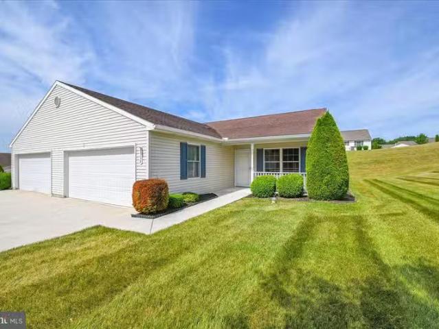 1326 VILLAGE DR # 128, SPRING GROVE, PA 17362 Condo/Townhome F.