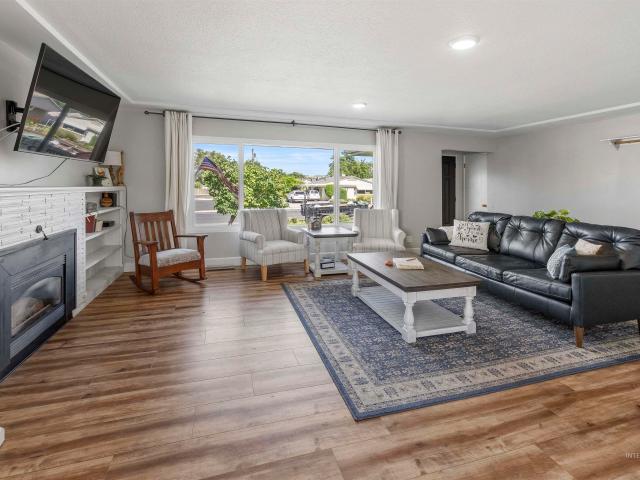 1326 6th Street