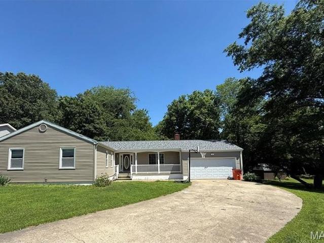 1327 Morning Glory Dr, Vandalia, IL 62471