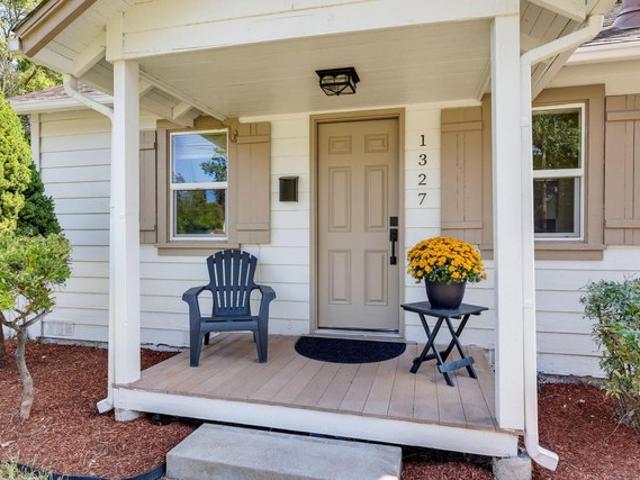 1327 NW Washington Blvd, Grants Pass, OR 97526