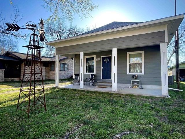 1327 N 2nd St, Arkansas City, KS 67005