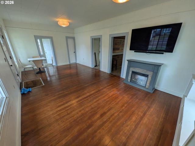 1327 ash ave