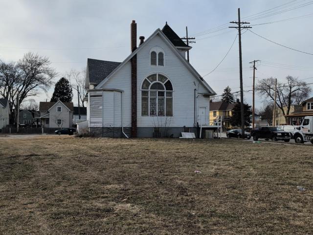 1327 Blake Ave