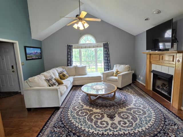 1327 Bluebonnet Dr