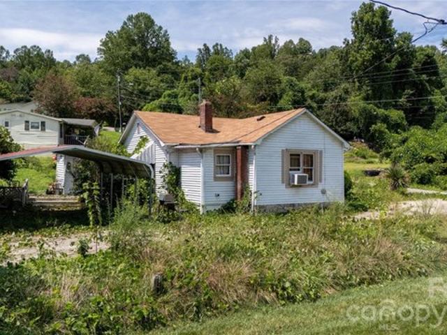 1327 Boxwood Pl NW, Lenoir, NC 28645