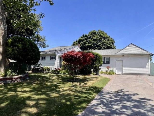 1327 Brooklyn Blvd, Bay Shore, NY 11706