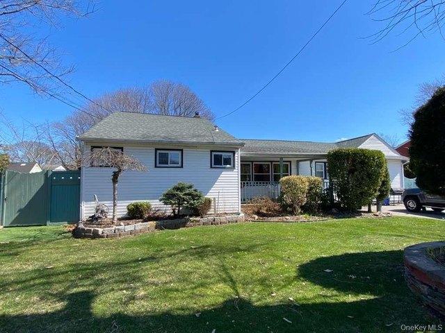 1327 Brooklyn Blvd, Bay Shore, NY 11706