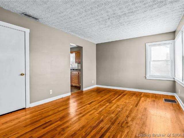 1327 E 8th Street