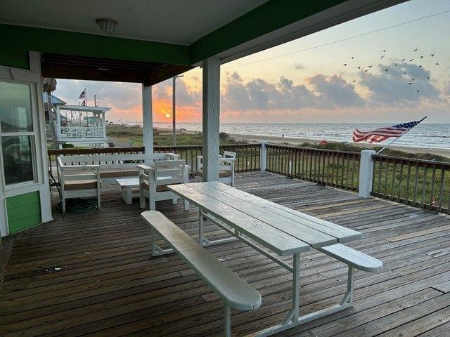 1327 Emerald Dr, Crystal Beach, TX 77650