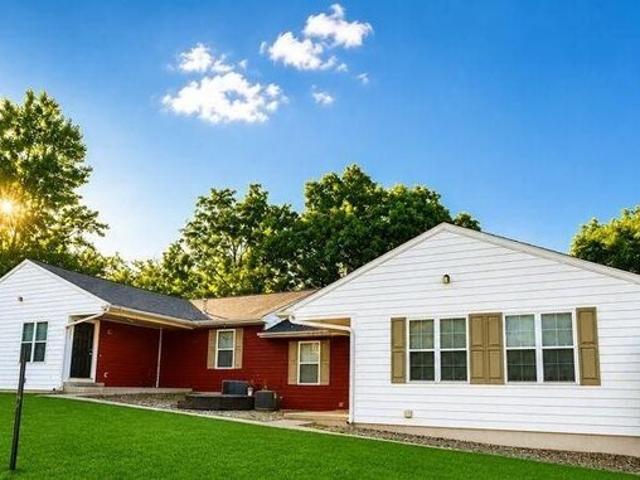 1327 Fraternity Village Dr, Kalamazoo, MI 49006