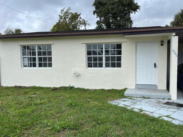 1327 SW 22nd Ave, Fort Lauderdale, FL 33312 | MLS #B26010