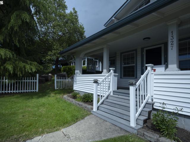 1327 se main st