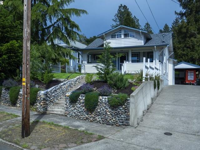 1327 SE Main St, Roseburg, OR 97470