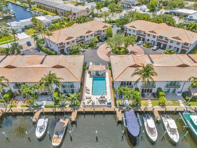 1327 SE 3rd Ave, Pompano Beach, FL 33060