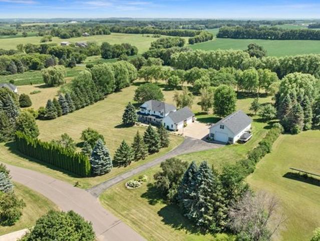 1327 th Street Ct, Hastings, MN 55033