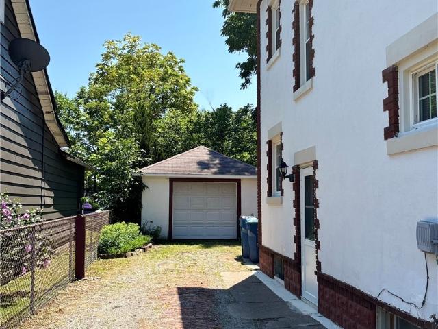 1327 W 9th Street