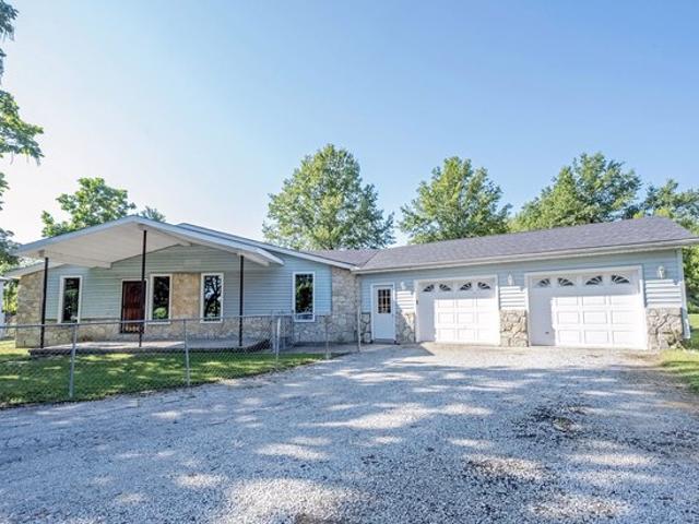 1327 W McDonald St, Hartford City, IN 47348
