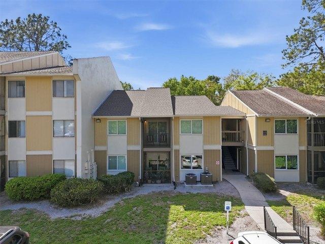 13285 Arbor Pointe Cir Apt 202, Tampa, FL 33617