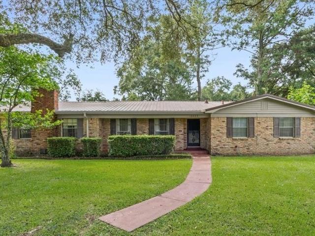 13285 Crest Dr, Grand Bay, AL 36541