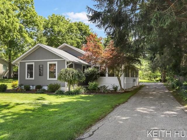 1328 Maplerow Ave NW, Grand Rapids, MI 49534
