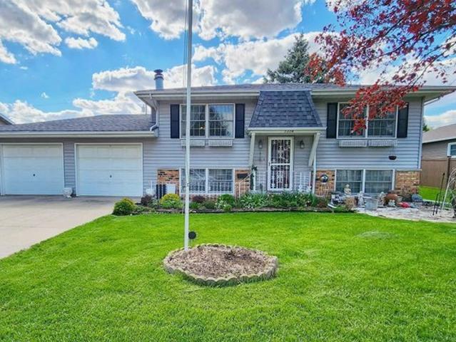 1328 N 5th St, Manchester, IA 52057