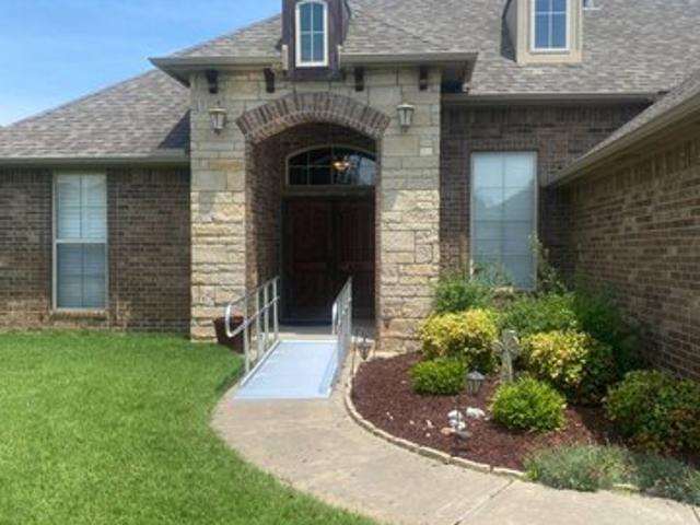 1328 Brayden Dr, Moore, OK 73160