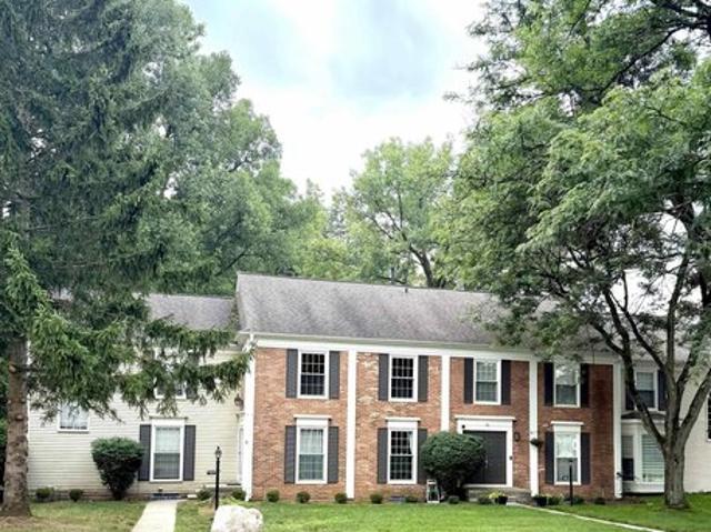 1328 Brook Ln, Rochester Hills, MI 48306