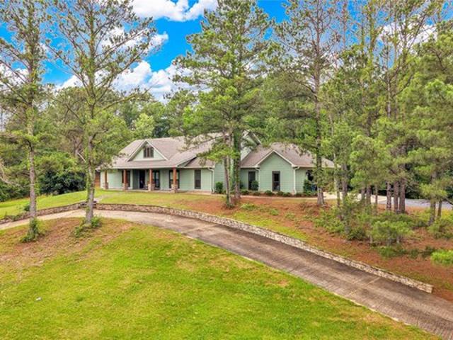 1328 Cherokee Trl, Tallassee, AL 36078