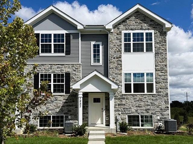 1328 Foxglove Dr, Bartlett, IL 60103