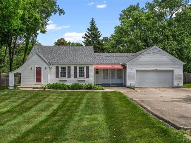 1328 Hanes Rd, Beavercreek, OH 45434