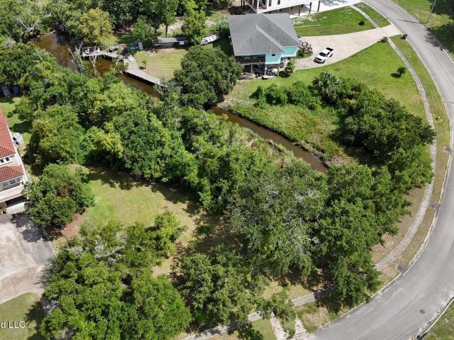 1328 Kensington Drive