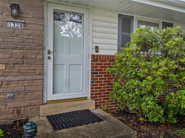 1328 Russett Road
