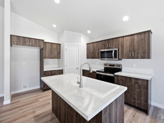 1328 Sunday River St