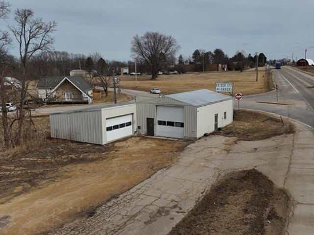 1328 US Highway 20 W, Elizabeth, IL 61028