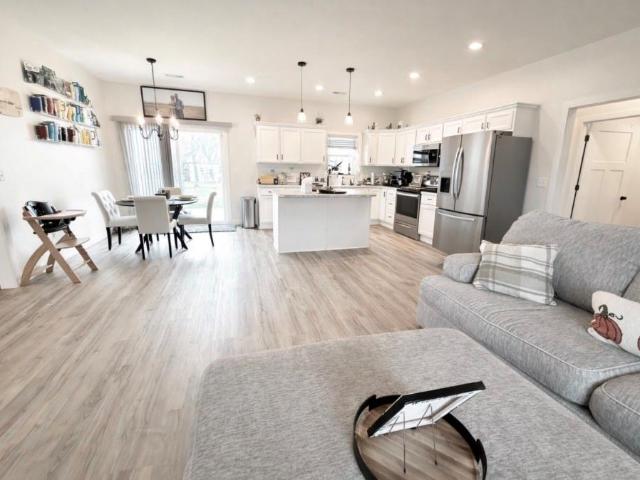 1328 W 19th Street