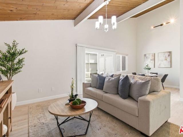 1328 W 8th Street