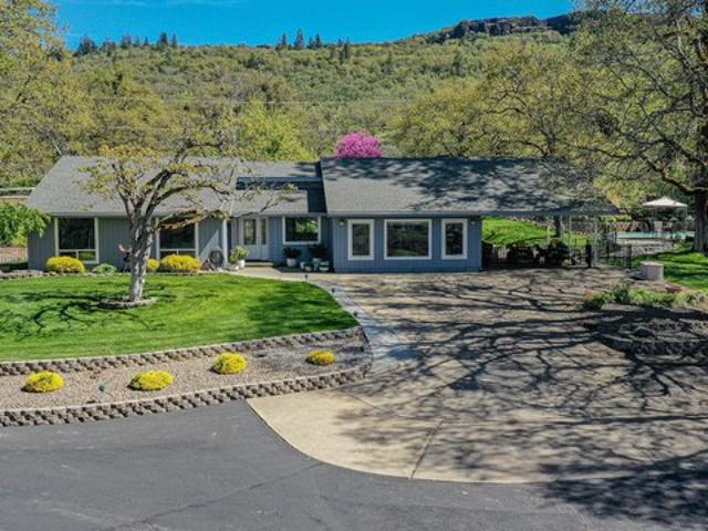 13290 Table Rock Rd, Central Point, OR 97502