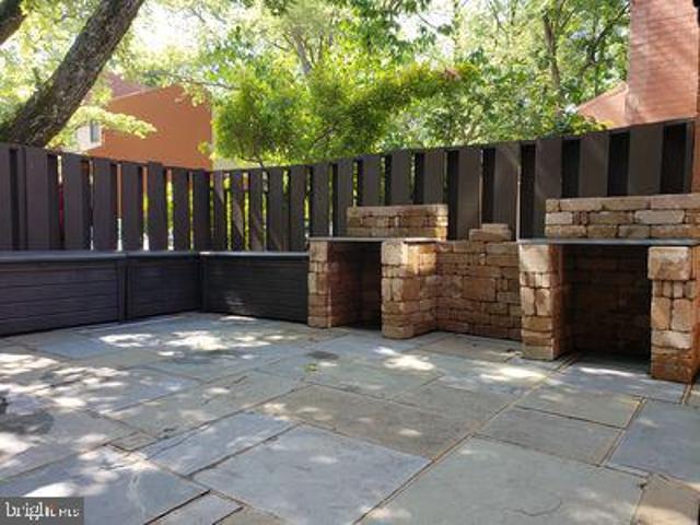 1329 Northgate Square