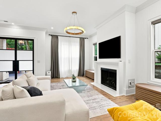 1329 Bywood Lane