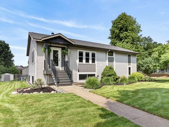 1329 Dewberry Ct NE, Grand Rapids, MI 49505