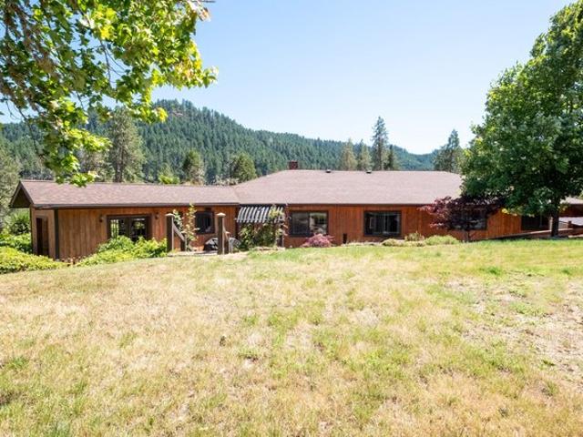 1329 Larson Rd, Roseburg, OR 97471