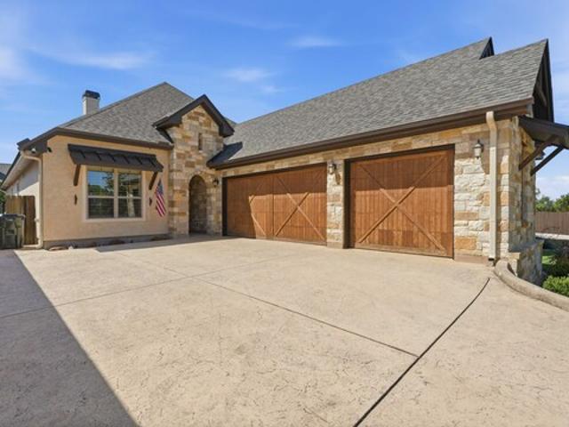 1329 River Place Dr